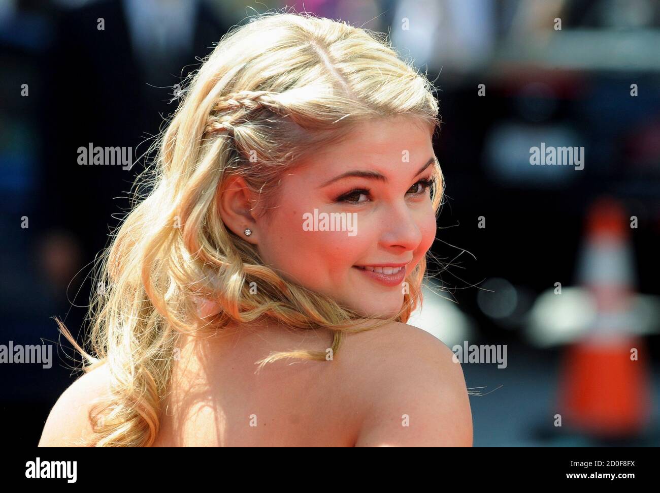 Stefanie scott los angeles premiere hi-res stock photography and images ...