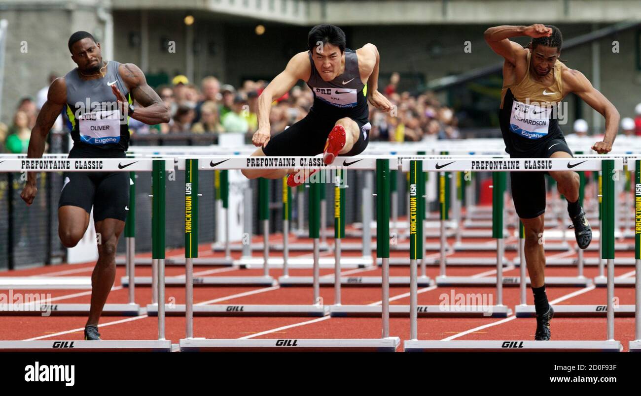 Leads 110m hurdles hi-res stock photography and images - Alamy
