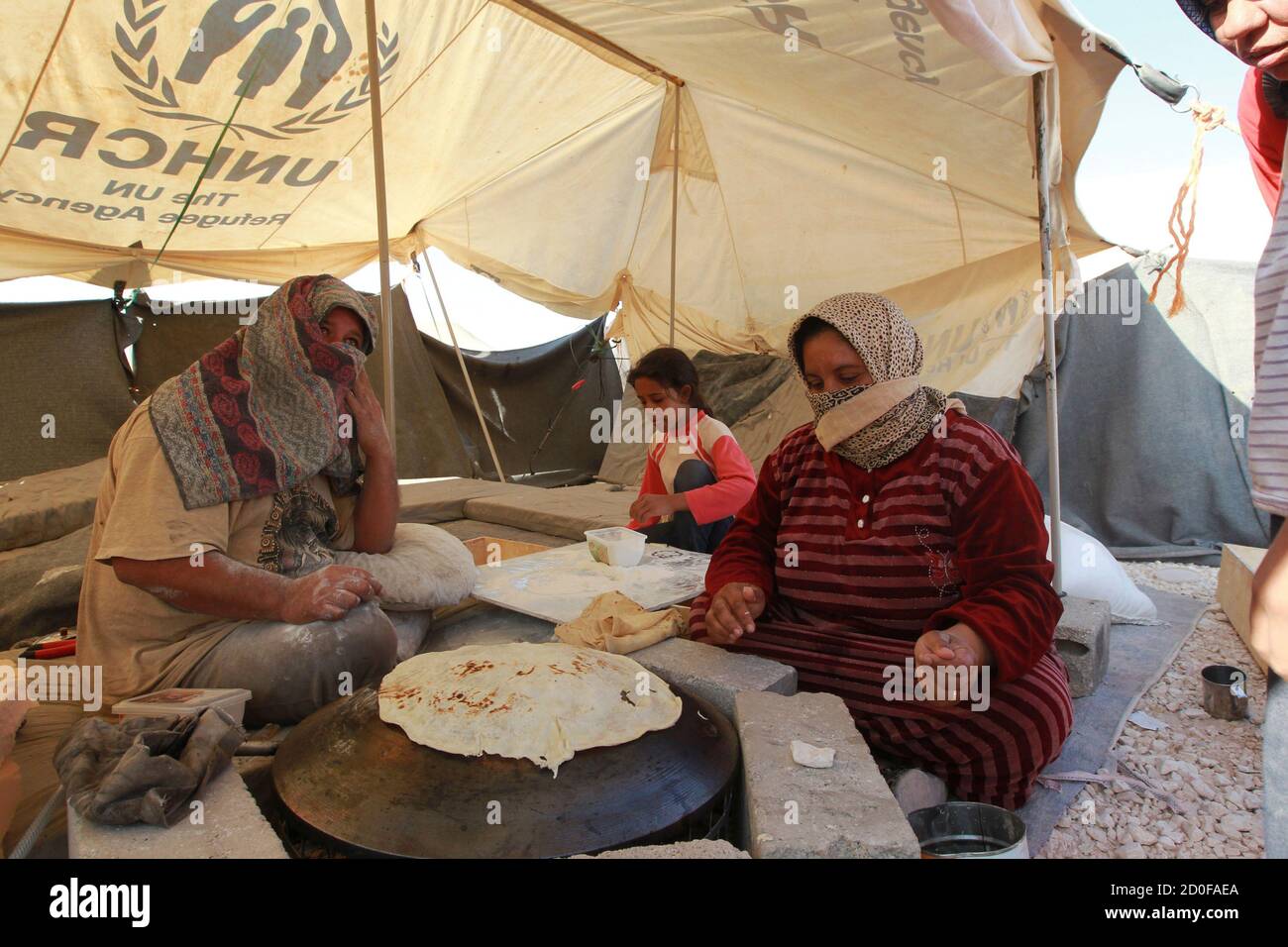 The syrian civil war refugee camp food hi-res stock photography and ...