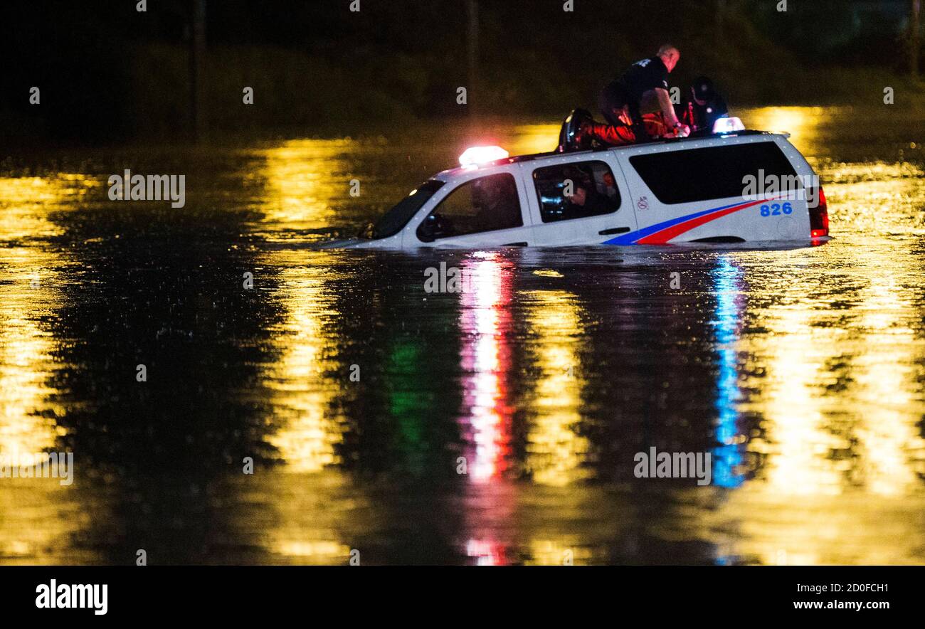 Policer officers hi-res stock photography and images - Alamy