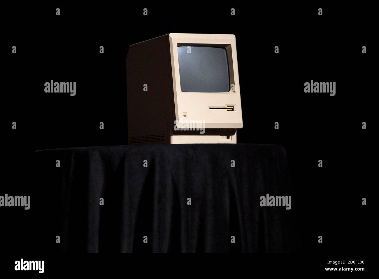 128k macintosh computer hi-res stock photography and images - Alamy