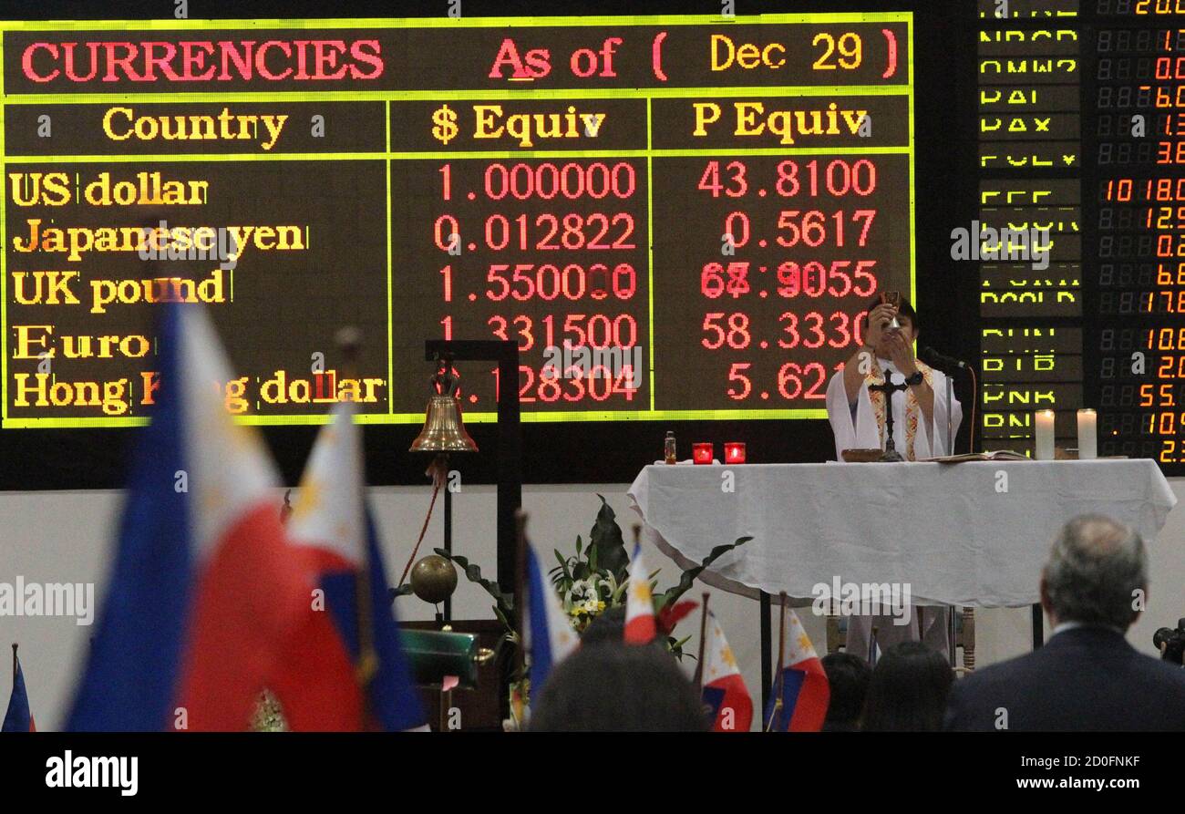 Philippine stock exchange trading floor hi-res stock photography and ...