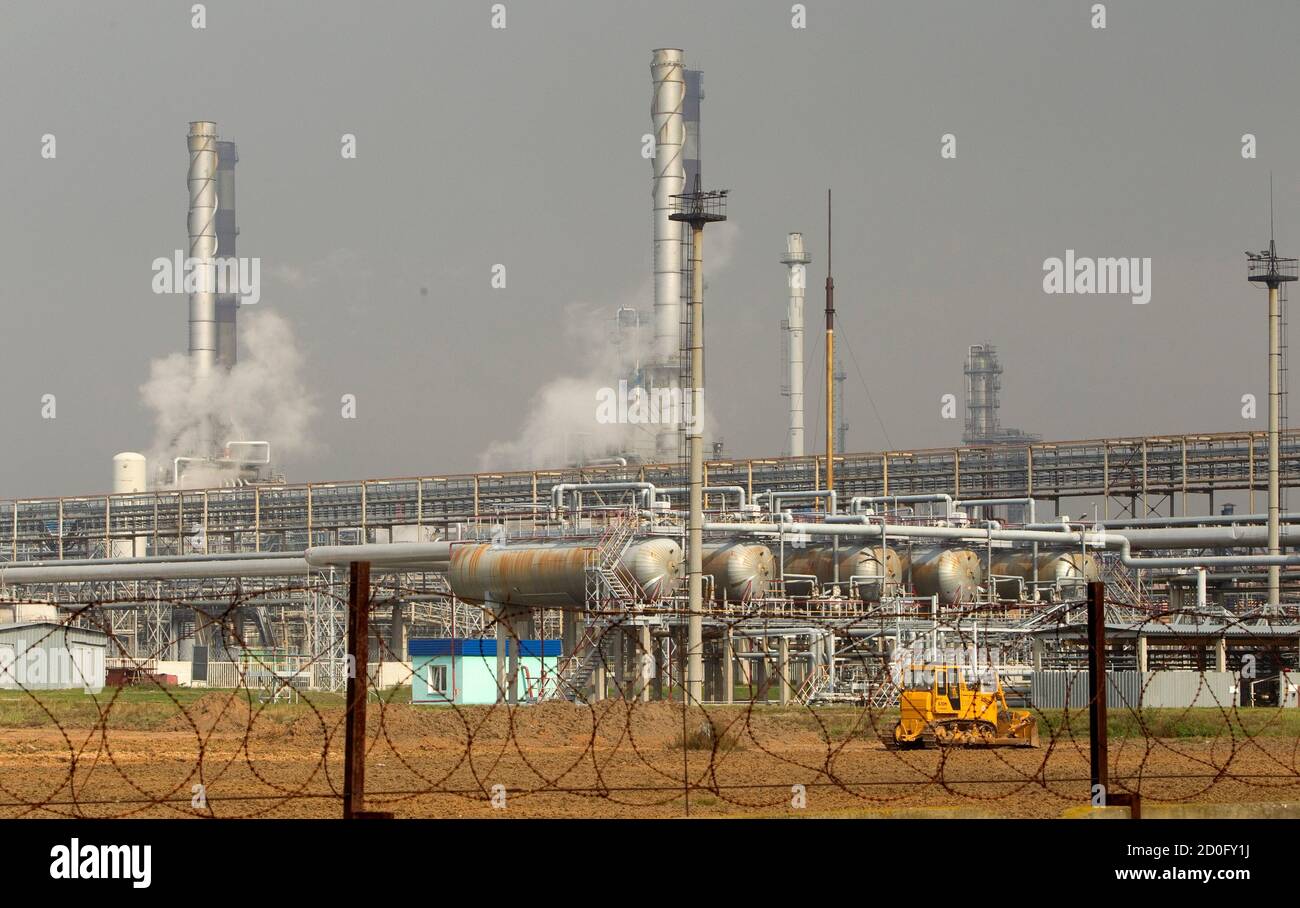 Mozyr oil refinery hi-res stock photography and images - Alamy