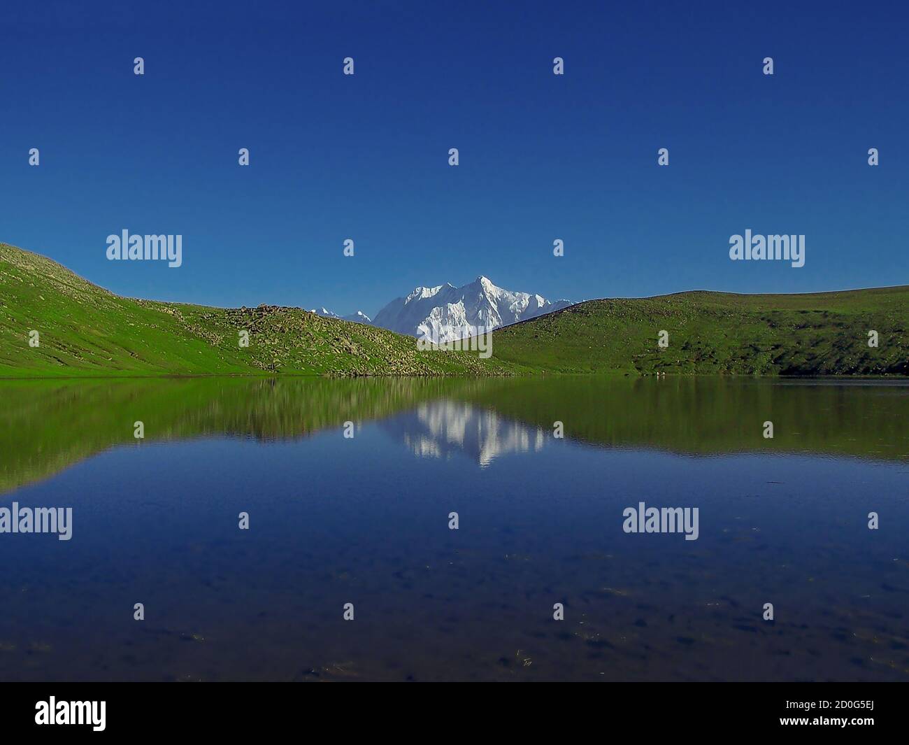 Pari peak hi-res stock photography and images - Alamy