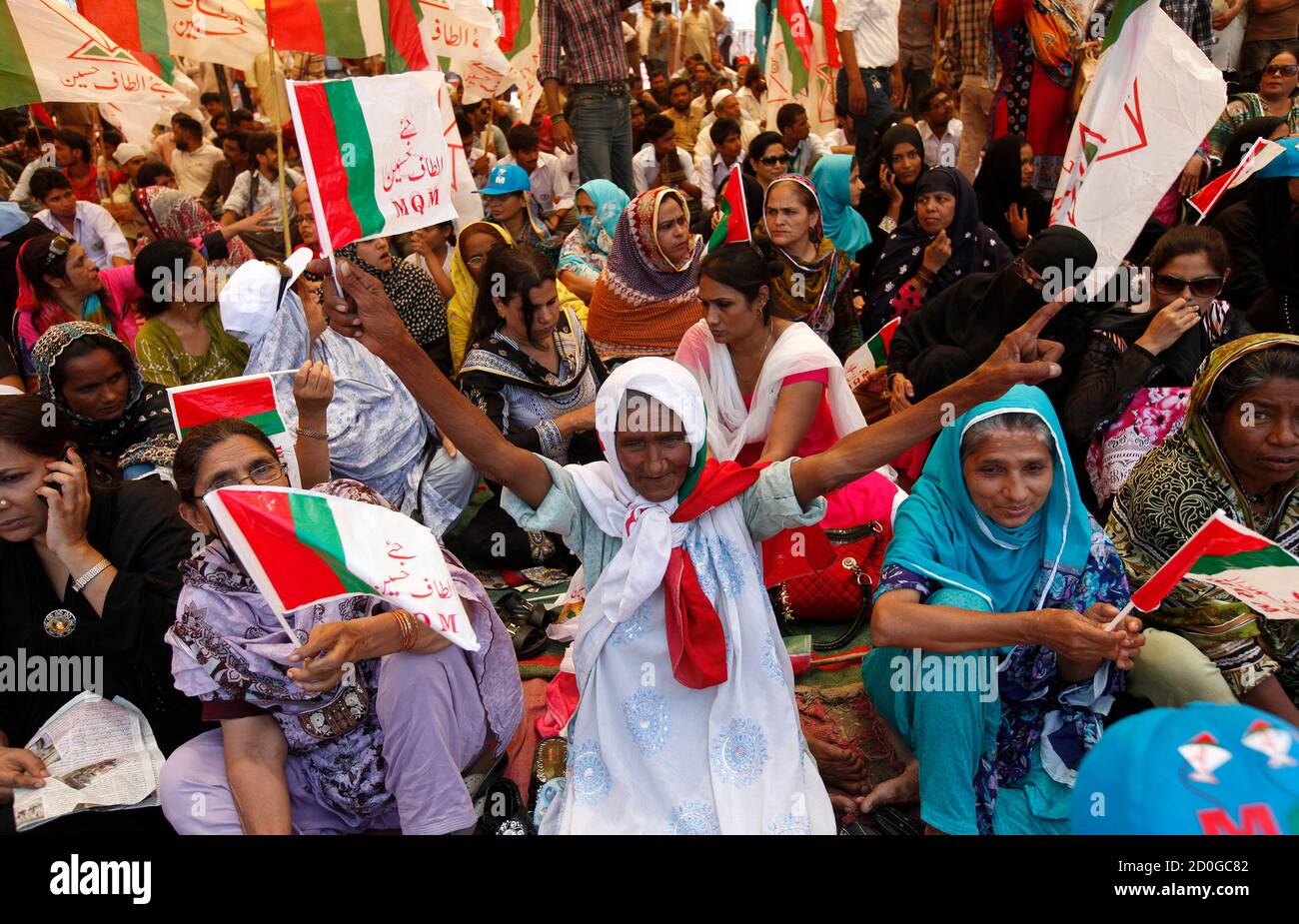 Pakistan female office hi-res stock photography and images - Alamy