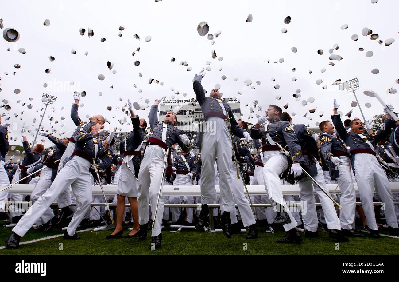 Graduation hat toss hi-res stock photography and images - Alamy