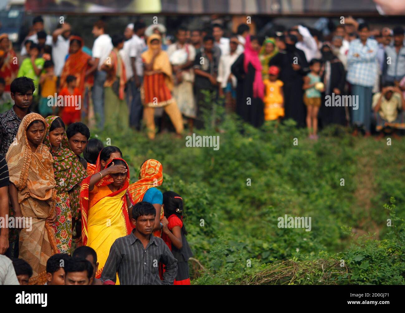 Overloaded bus hi-res stock photography and images - Alamy
