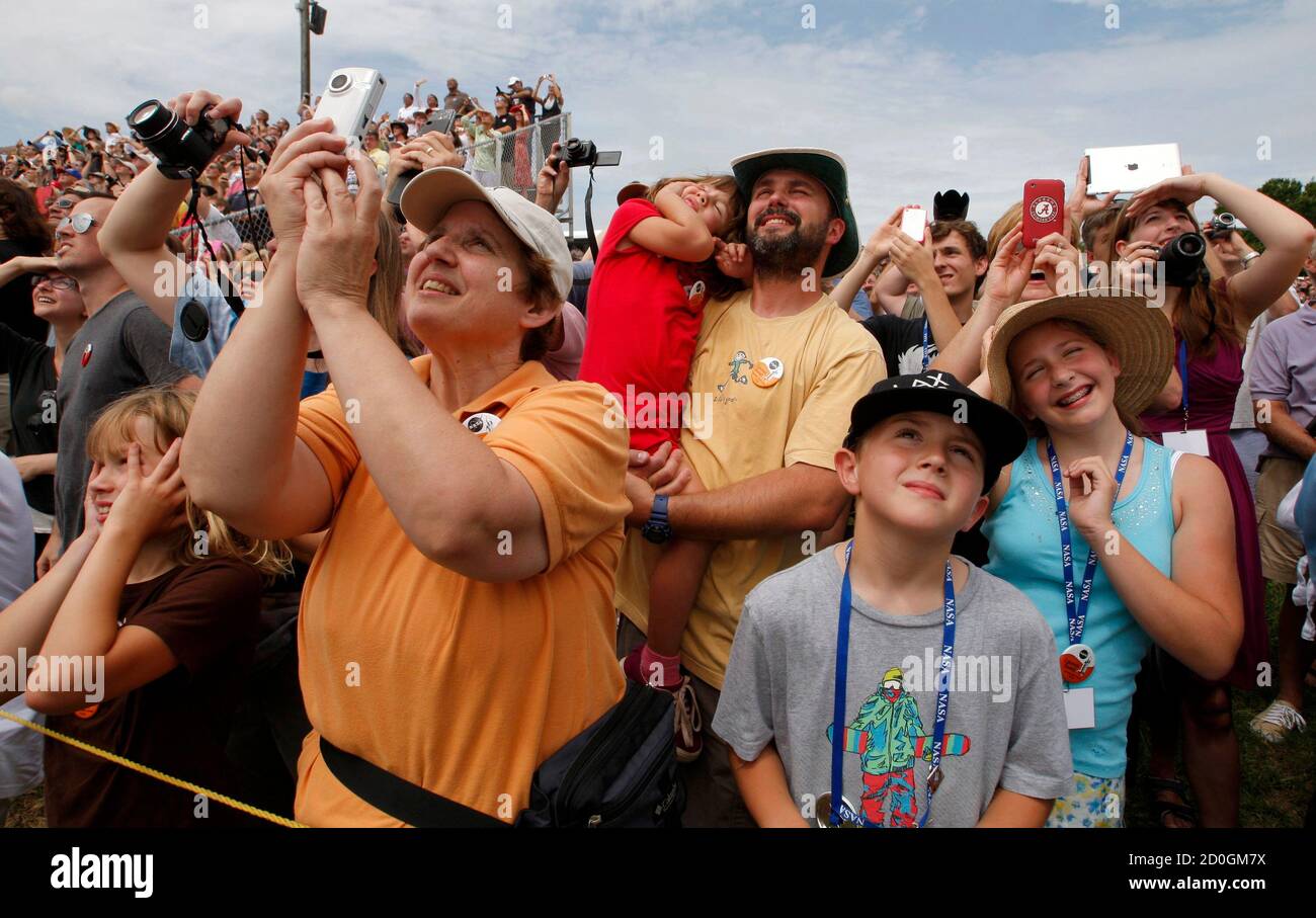Space shuttle launch spectators hi-res stock photography and images - Alamy