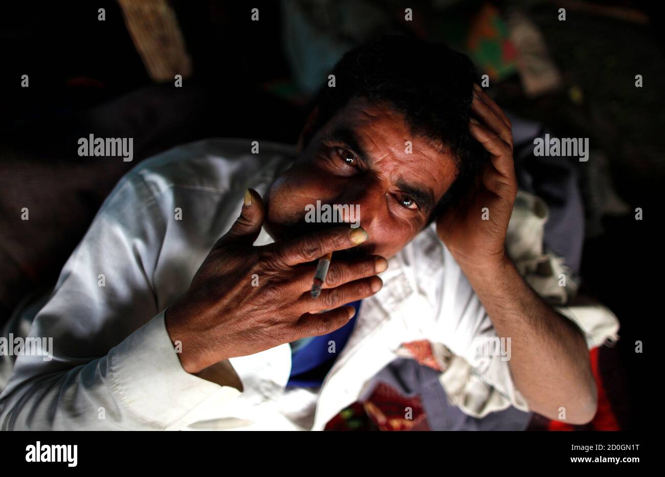 Man chewing qat hi-res stock photography and images - Alamy