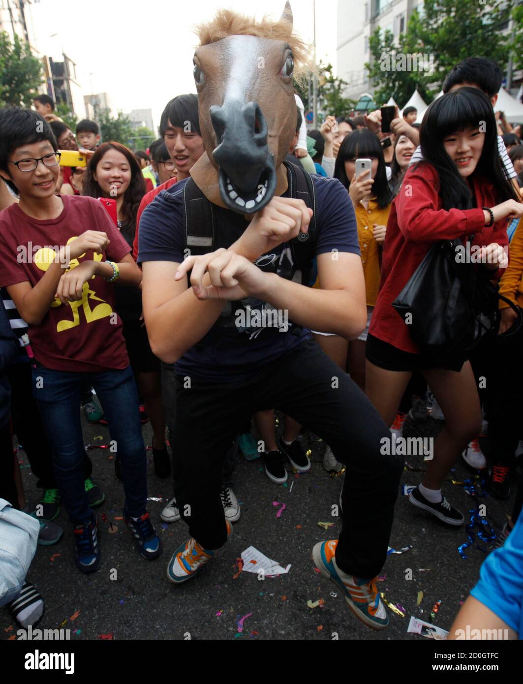 Psy's gangnam style hi-res stock photography and images - Alamy