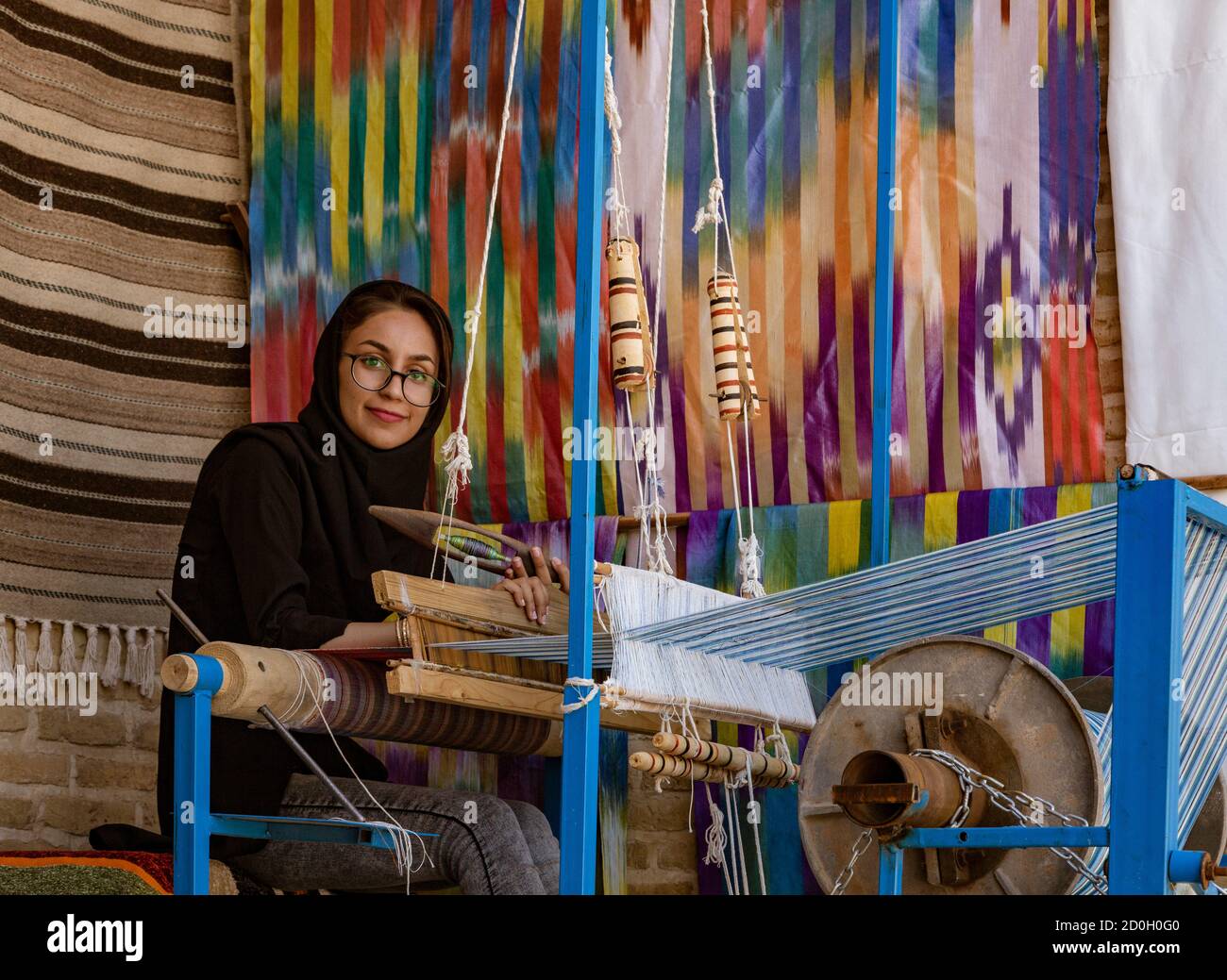 Traditional loom iran hi-res stock photography and images - Alamy