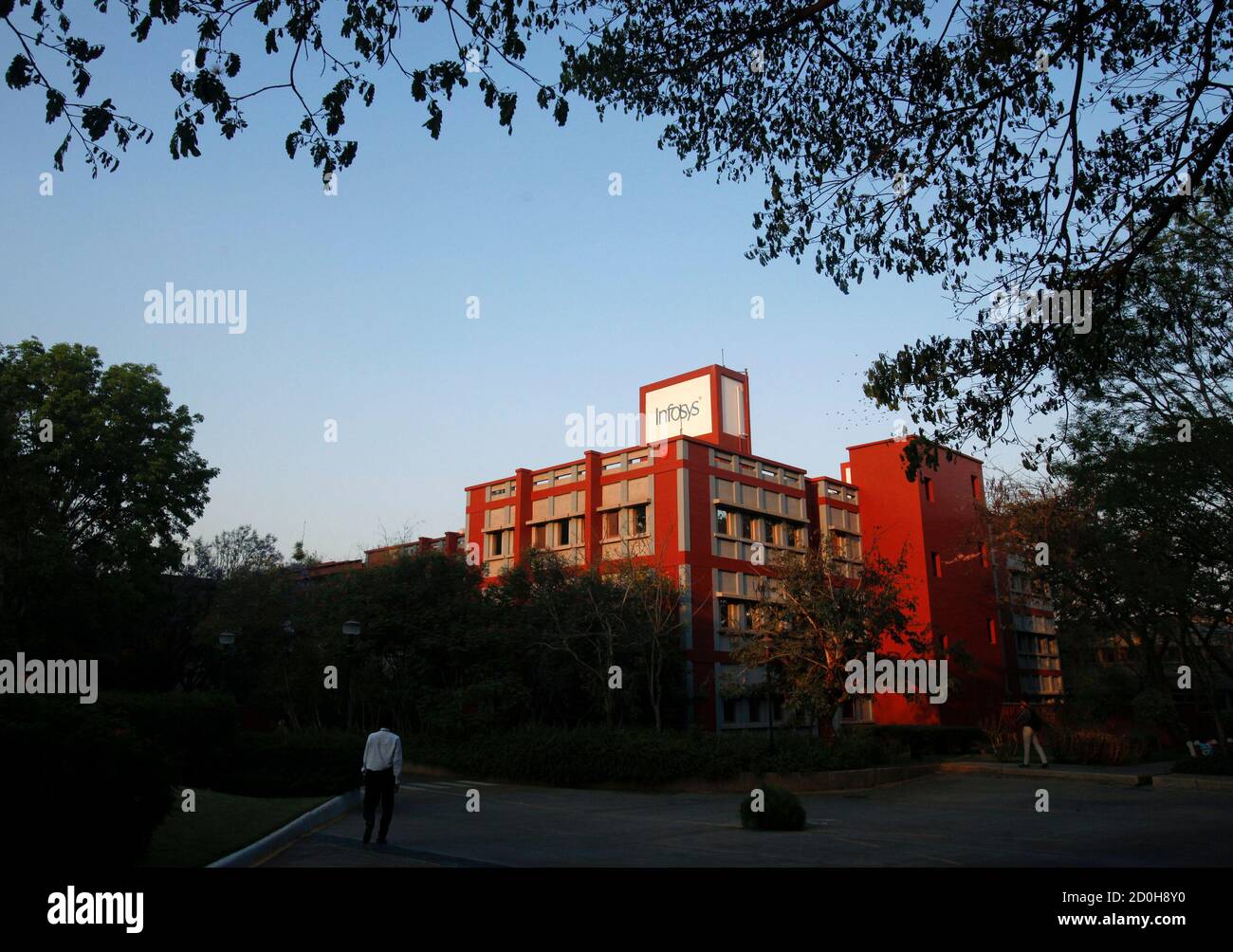 Infosys campus buildings india hi-res stock photography and images - Alamy