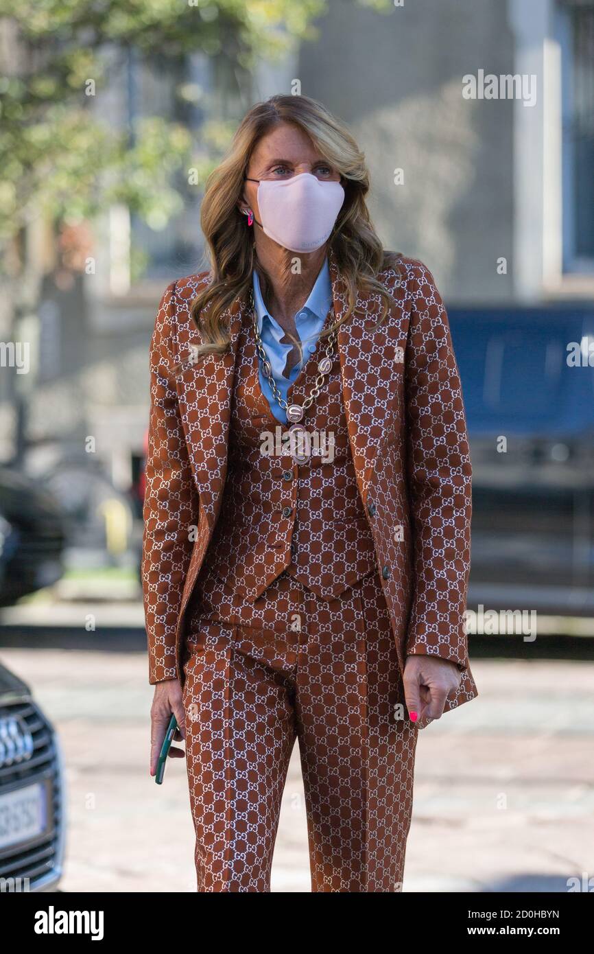 Anna dello russo milan fashion week hi-res stock photography and images ...