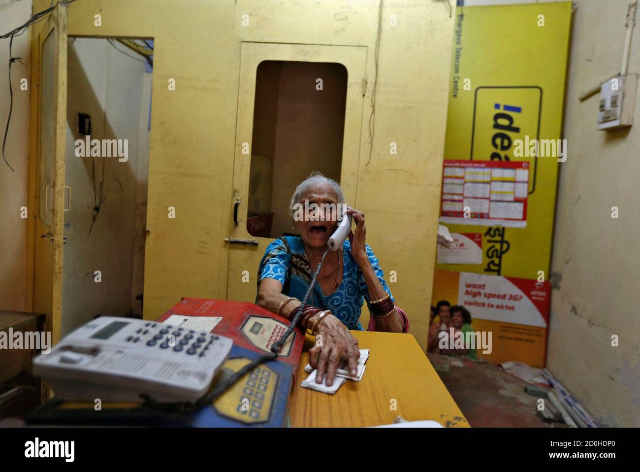 India phone booth hi-res stock photography and images - Alamy