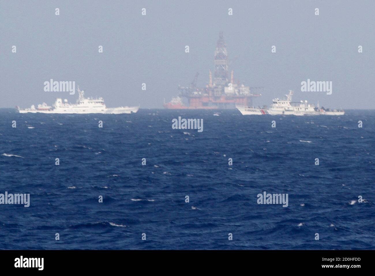 Chinese oil rig hi-res stock photography and images - Alamy
