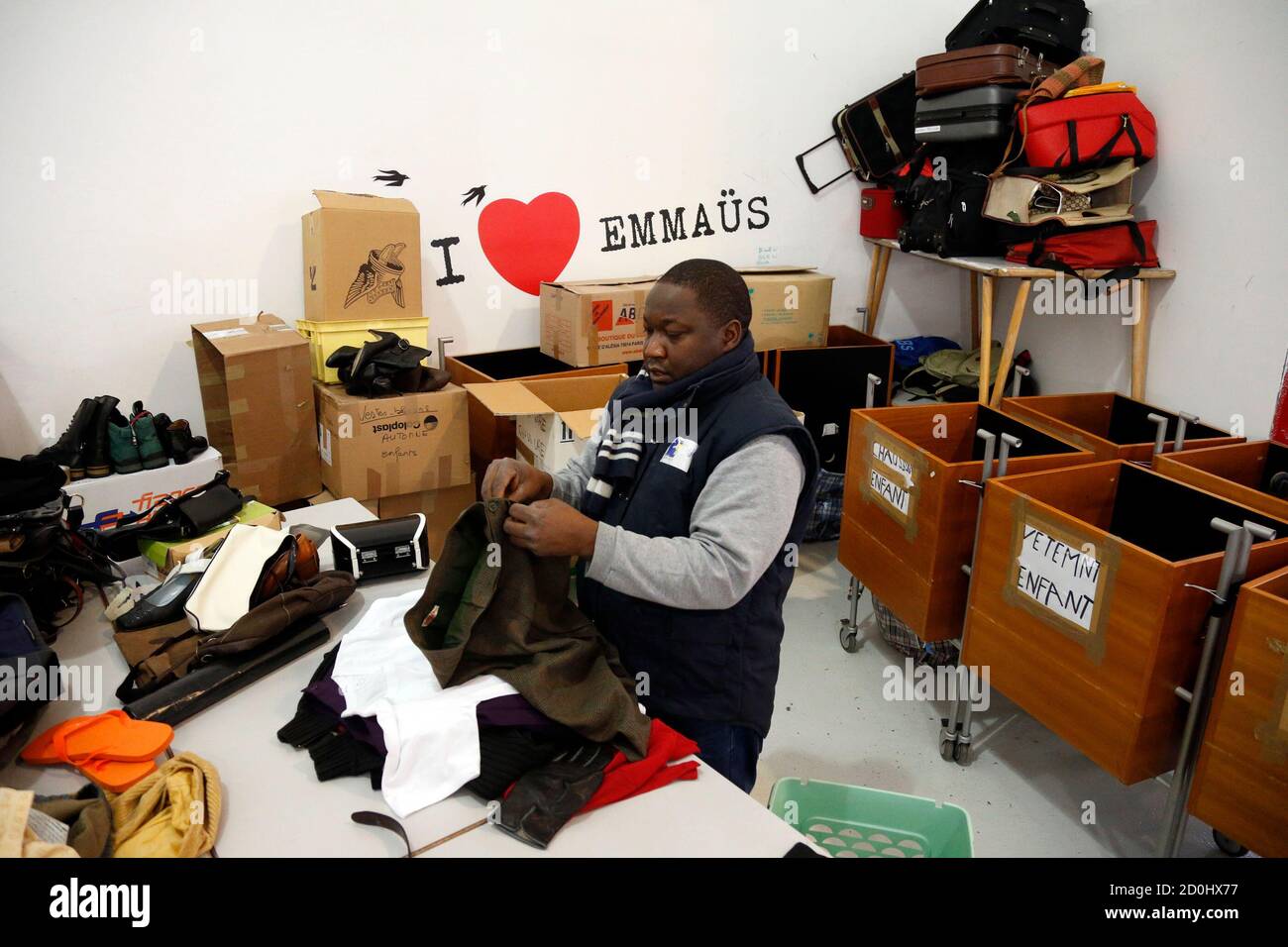 Emmaus charity shop france hi-res stock photography and images - Alamy