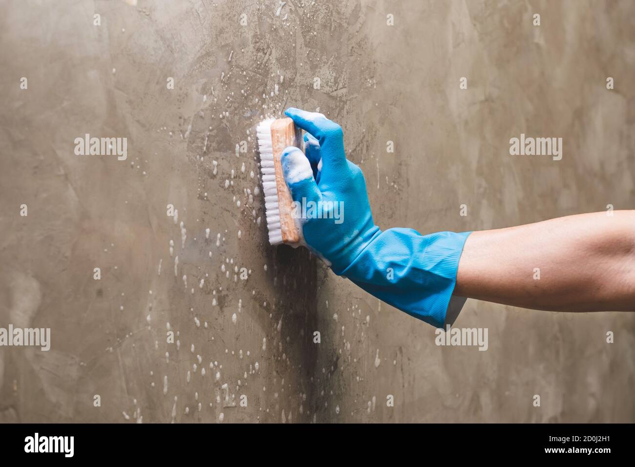 Cleaning the concrete wall Stock Photo - Alamy