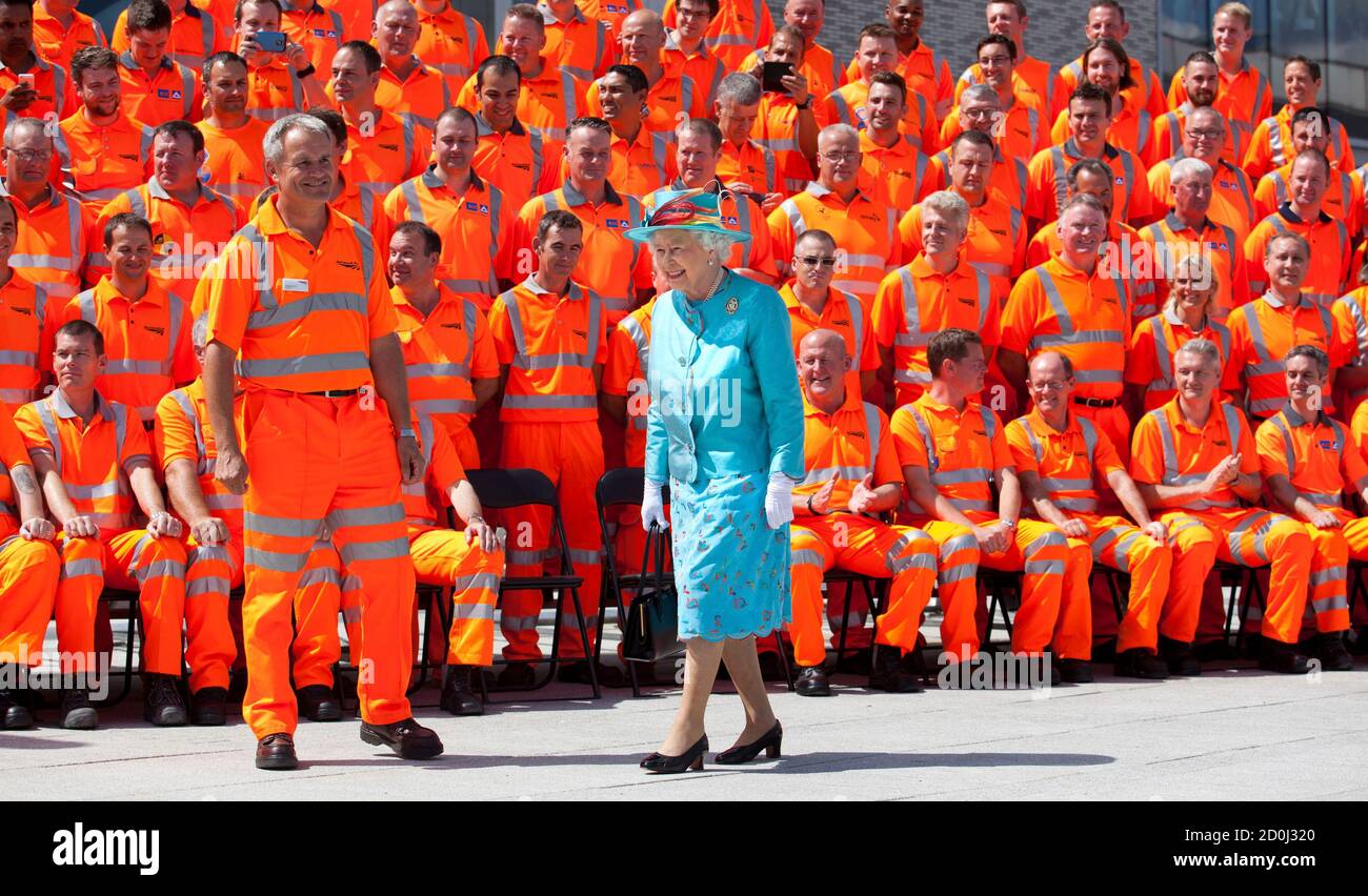 Queen elizabeth reading station hi-res stock photography and images - Alamy