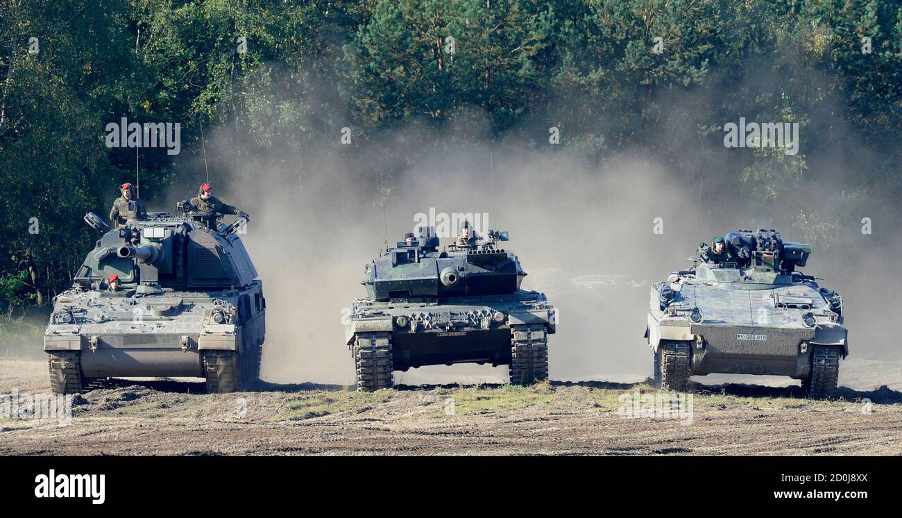 Panzerhaubitze 2000 and Elefant SPG comparison : r/TankPorn