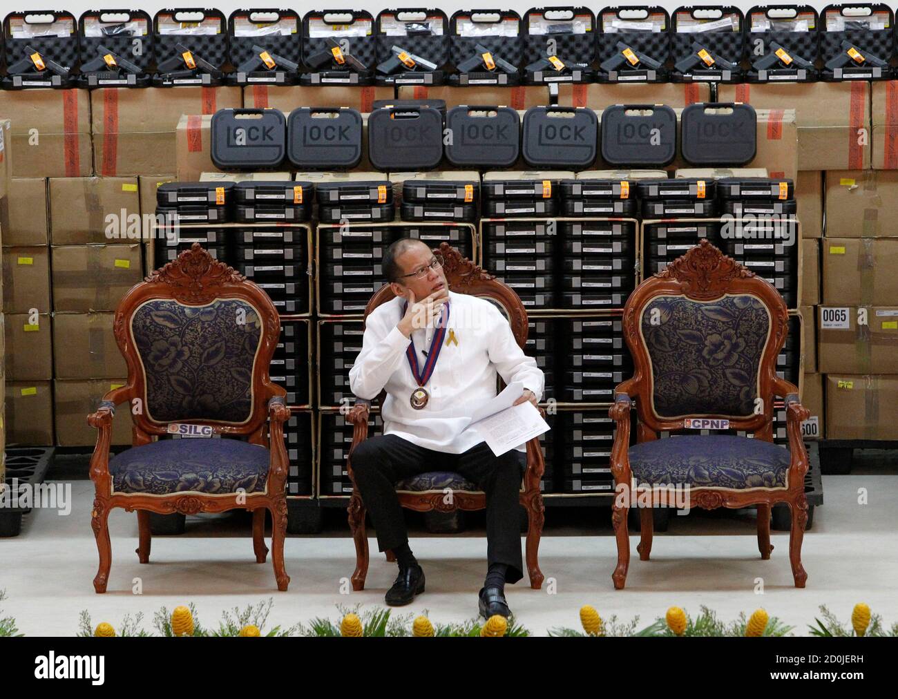 Philippine national police pnp officers hi-res stock photography and ...