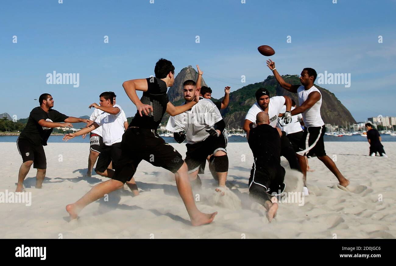American football team hi-res stock photography and images - Alamy