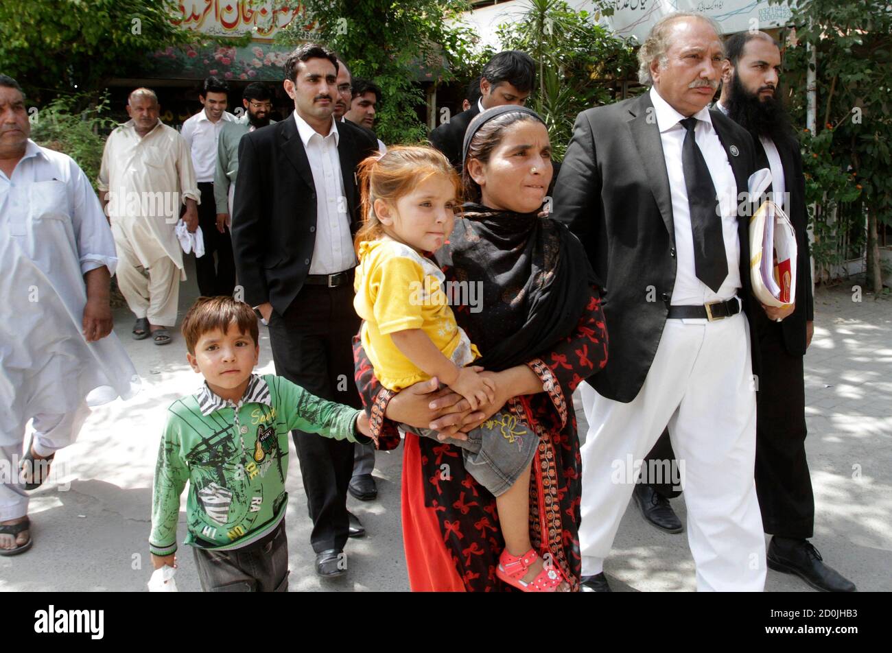 Pregnant cousin hi-res stock photography and images - Alamy