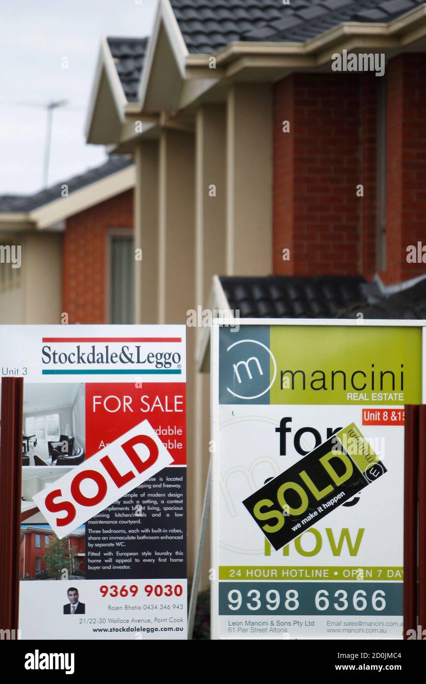 Australian sold sign hi-res stock photography and images - Alamy