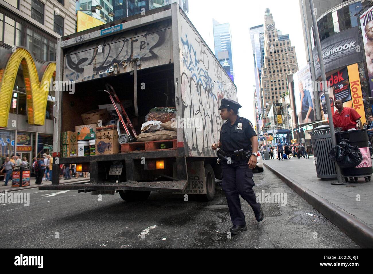 New year times square 2001 hi-res stock photography and images - Alamy