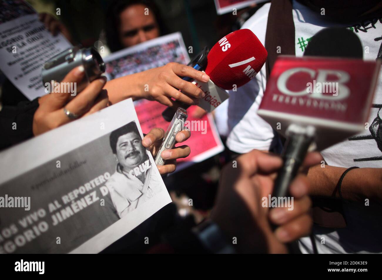 Local news mexico reporter High Resolution Stock Photography and Images ...