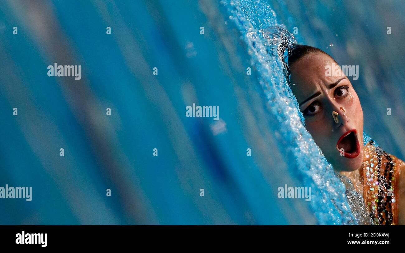Woman in pool wide hi-res stock photography and images - Alamy