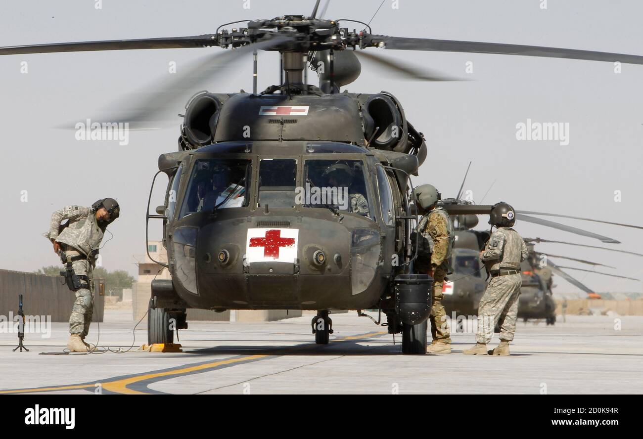 Medevac crew hi-res stock photography and images - Alamy