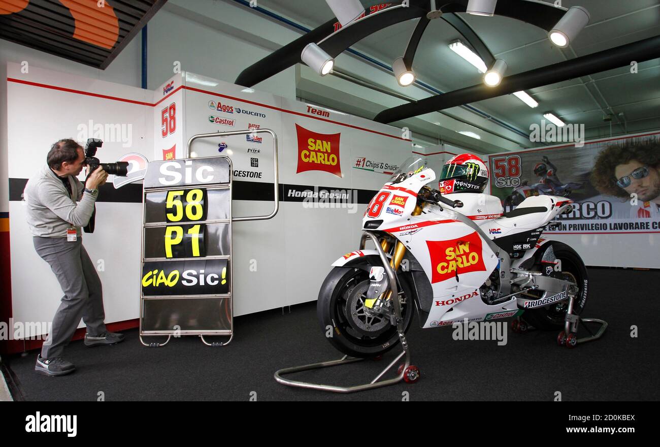 Motorbike racing to camera hi-res stock photography and images - Alamy