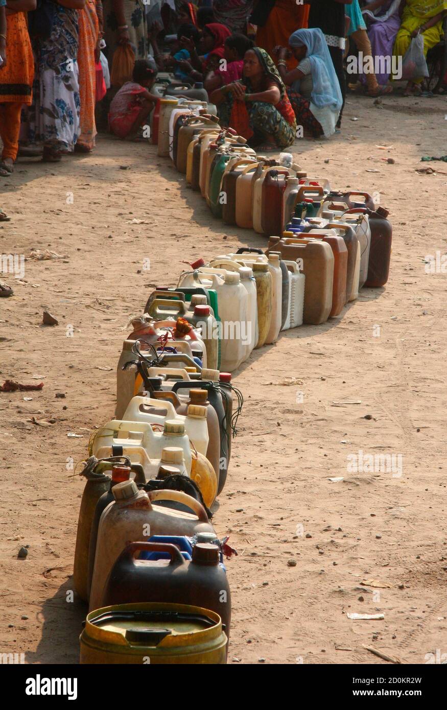Indian ration shop hi-res stock photography and images - Alamy