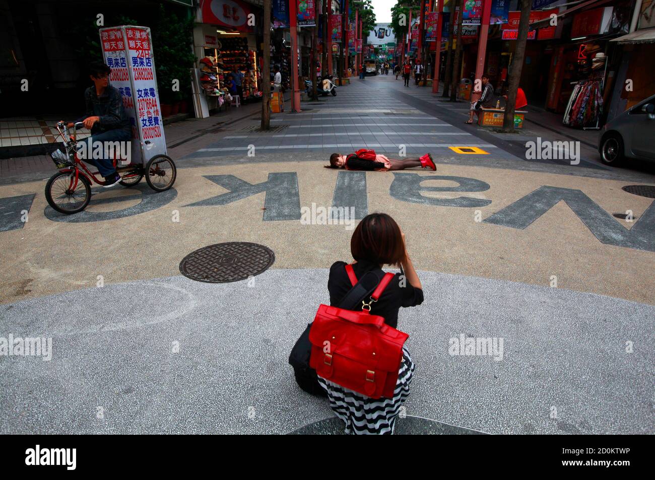 100 frames hi-res stock photography and images - Alamy