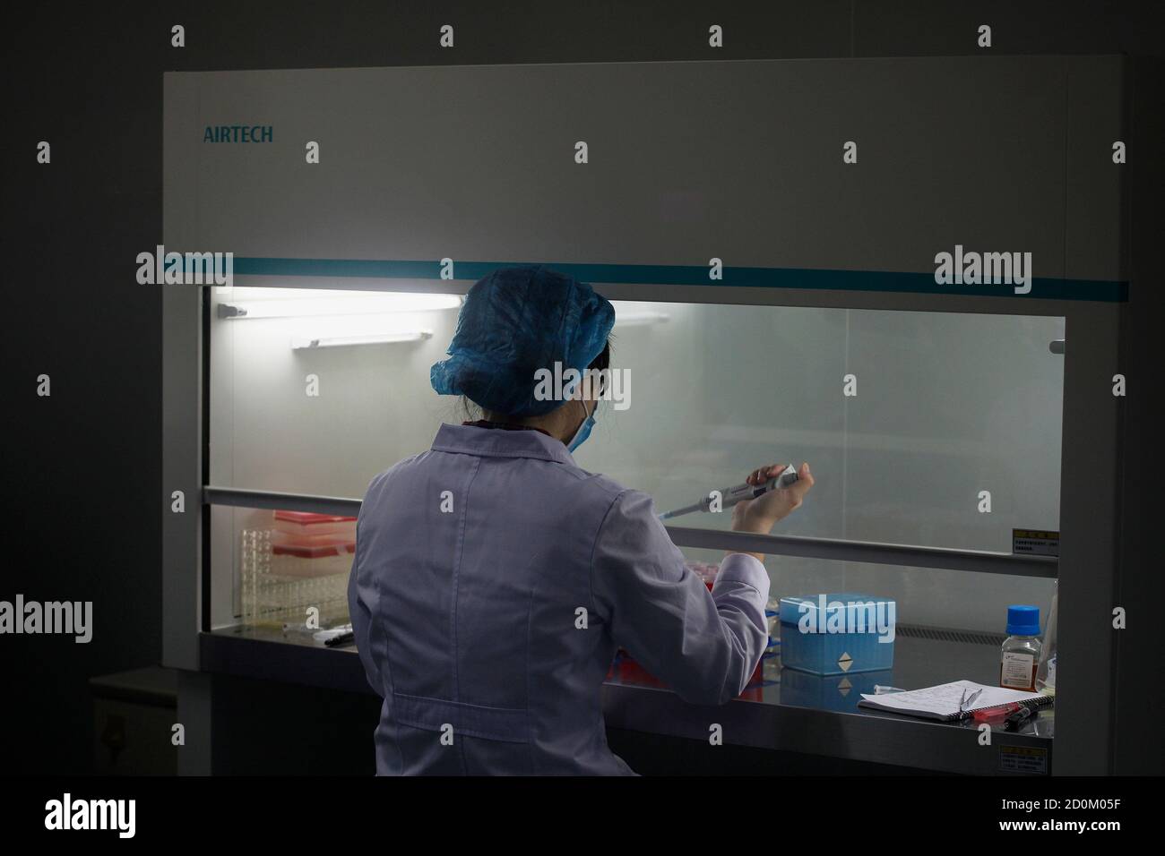 Genetics experiments hi-res stock photography and images - Alamy