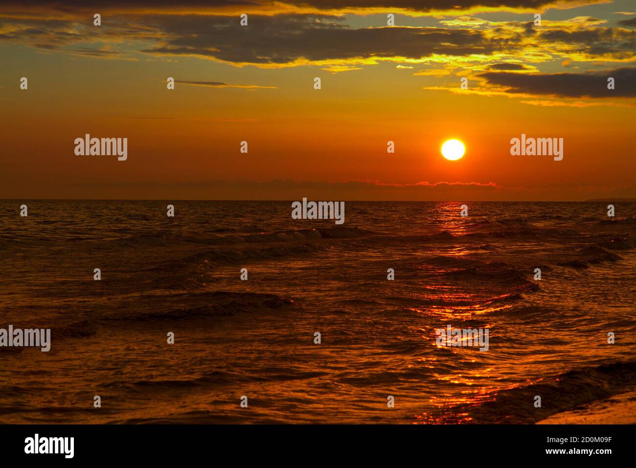 Amazing sunset on sea hi-res stock photography and images - Alamy