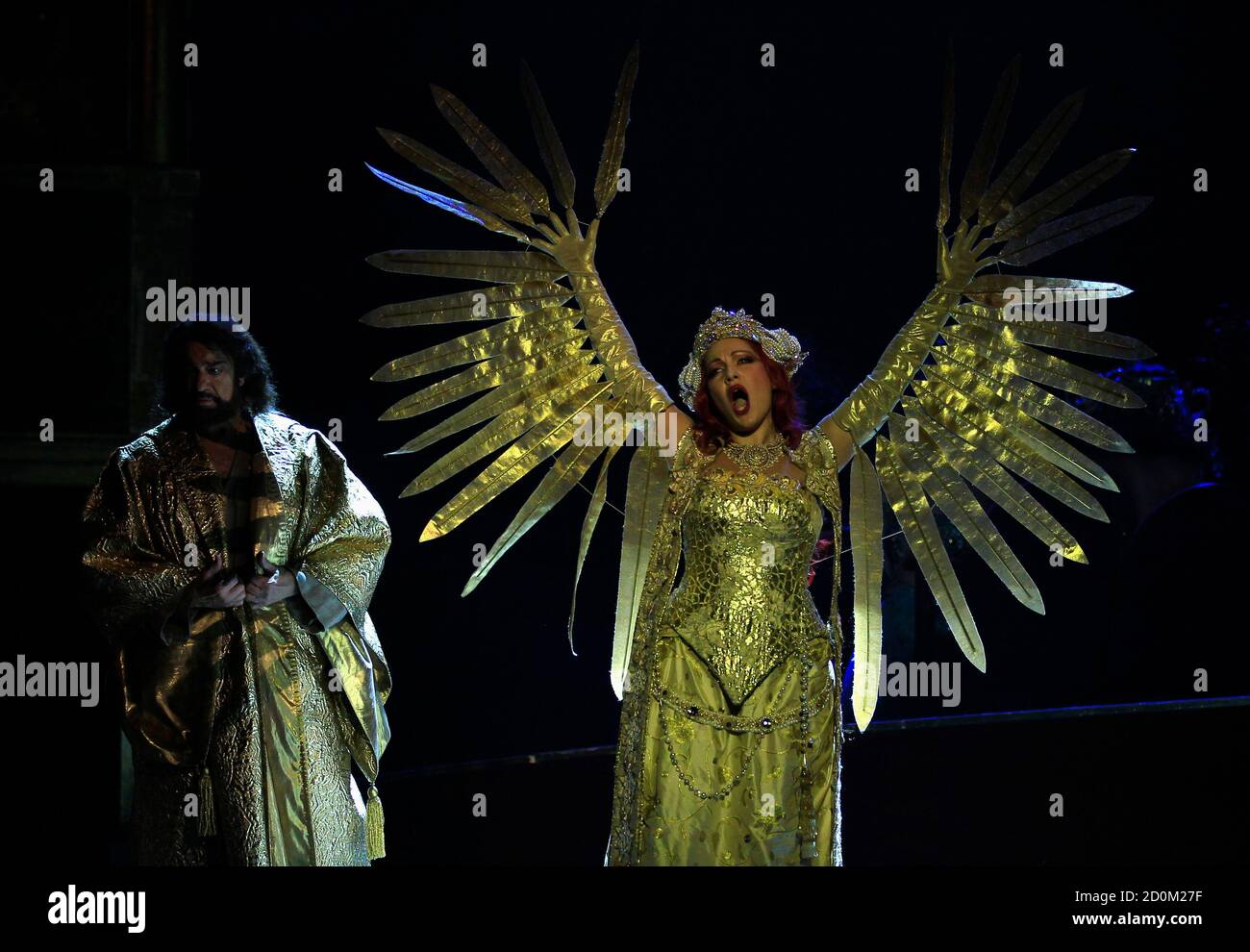 Thais opera hi-res stock photography and images - Alamy