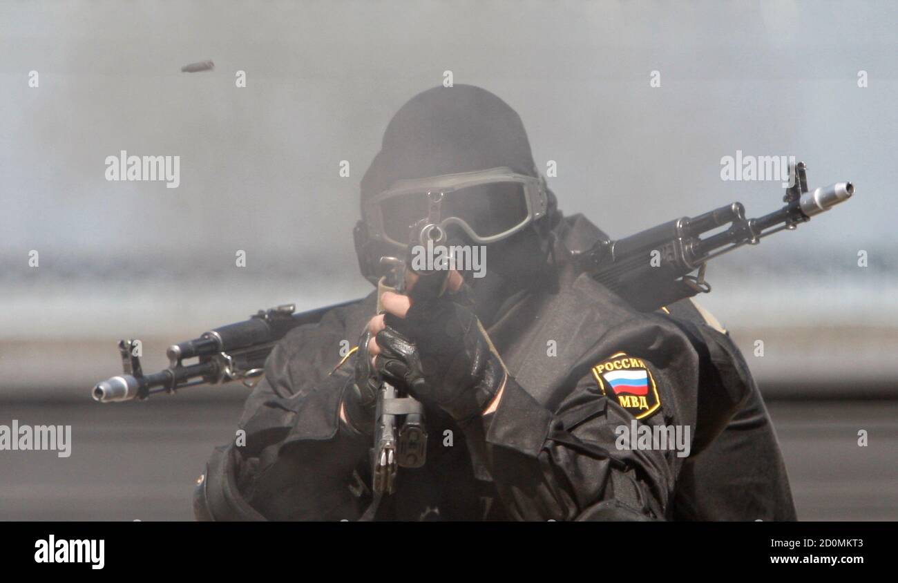 Russian omon soldiers hi-res stock photography and images - Alamy