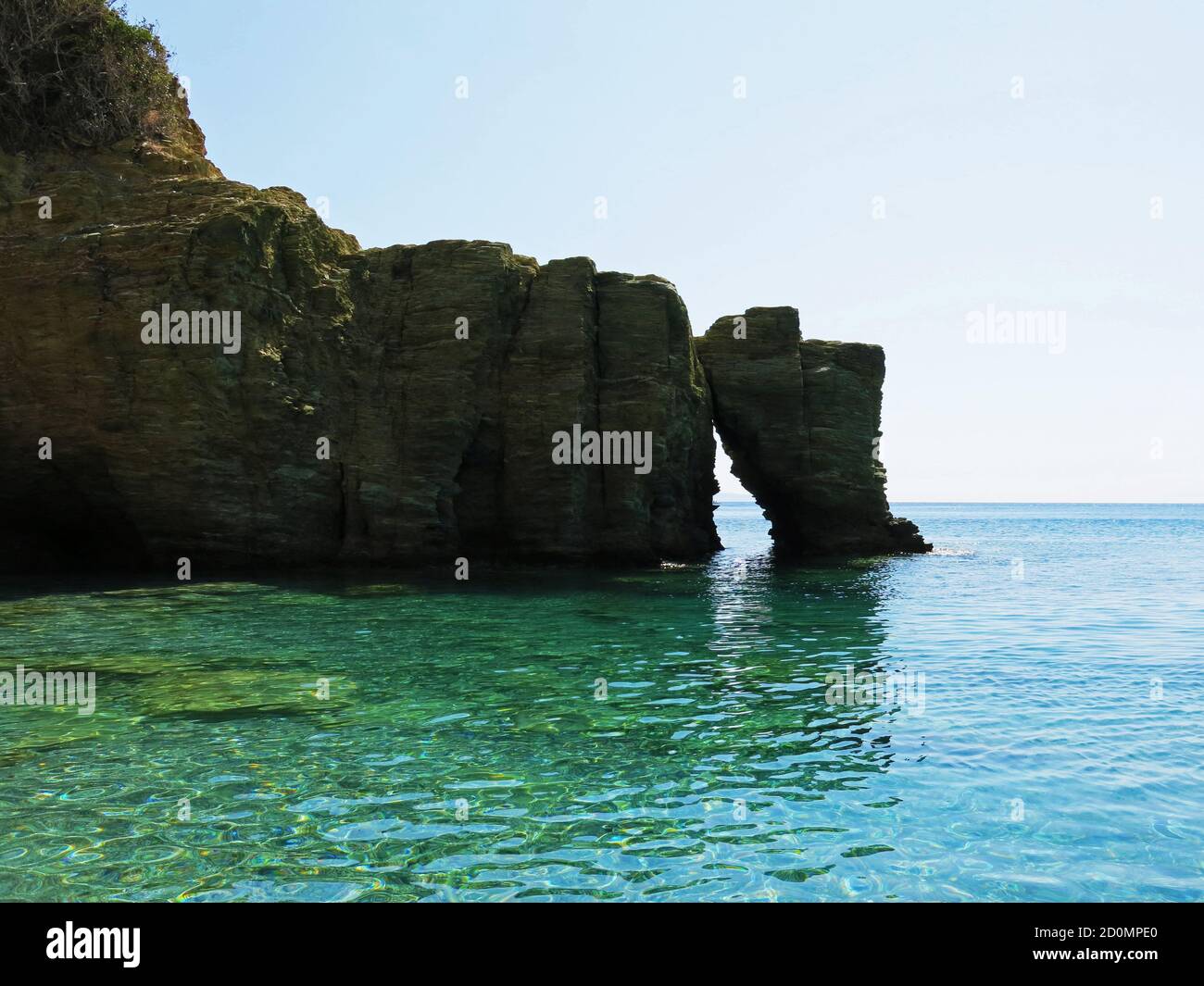 Rock formation at beach hi-res stock photography and images - Alamy