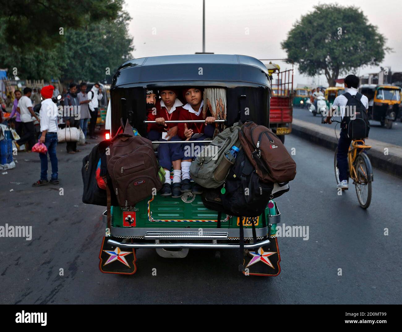 School children rickshaw india hi-res stock photography and images - Alamy