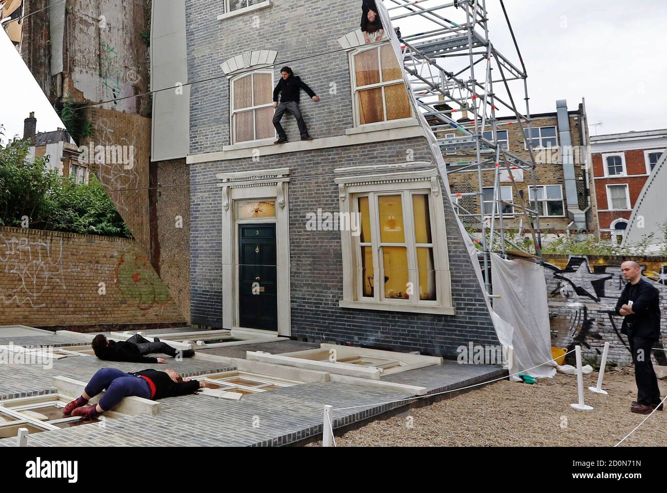 House of mirrors entertainment hi-res stock photography and images - Alamy