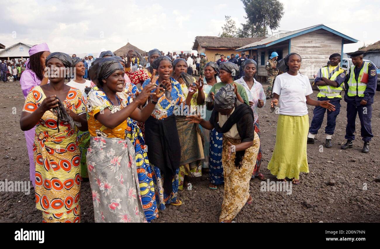 Women peace army hi-res stock photography and images - Alamy