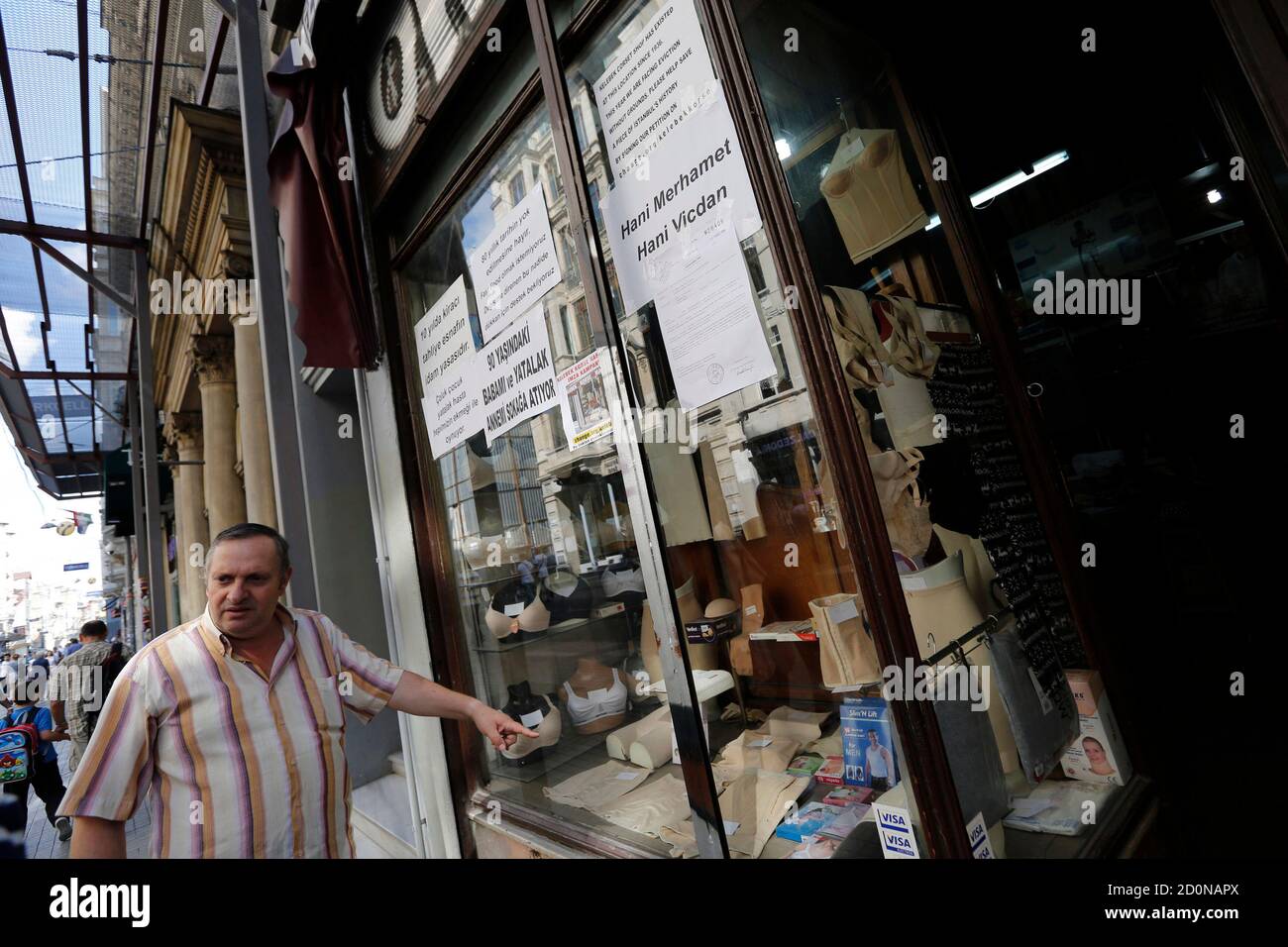 Jewish women 1930s hi-res stock photography and images - Alamy