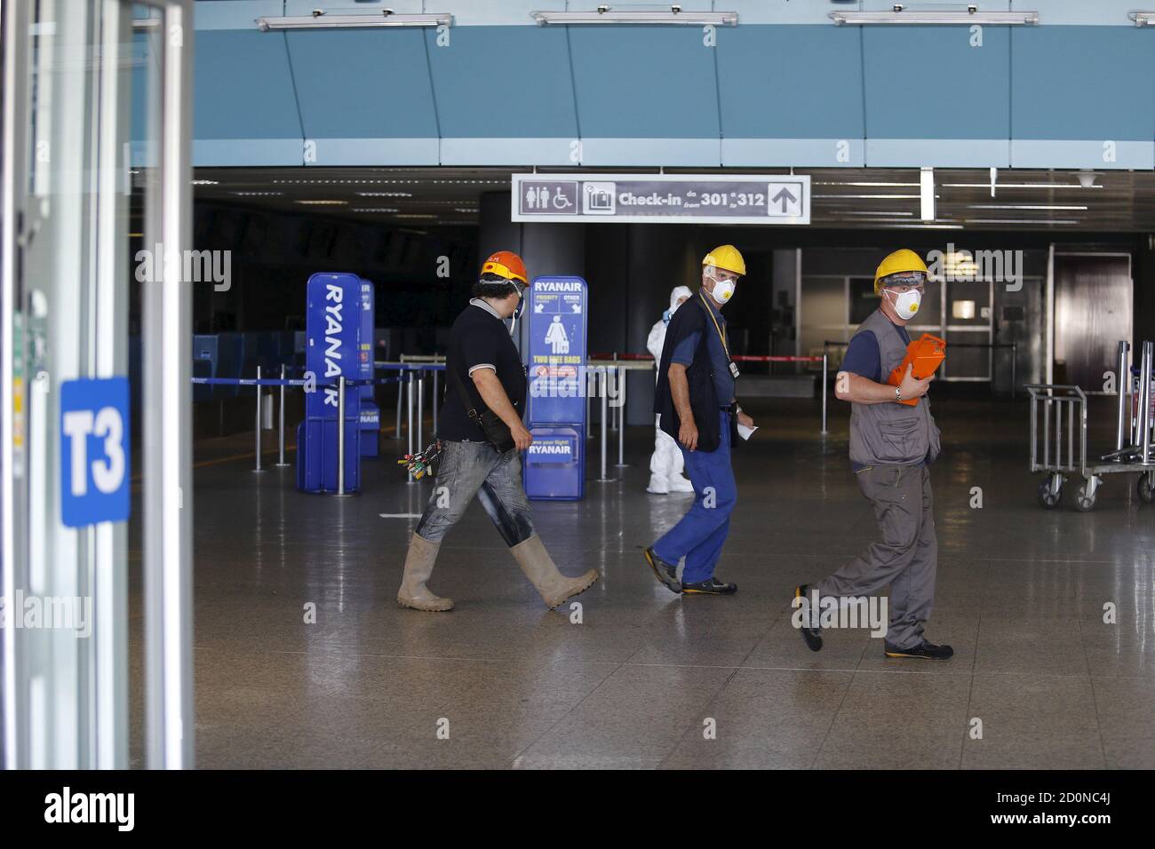 Rome airport terminal 3 hi-res stock photography and images - Alamy