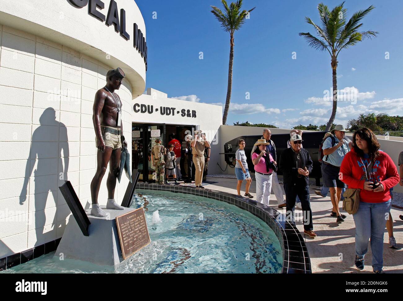 Demolition team hi-res stock photography and images - Alamy