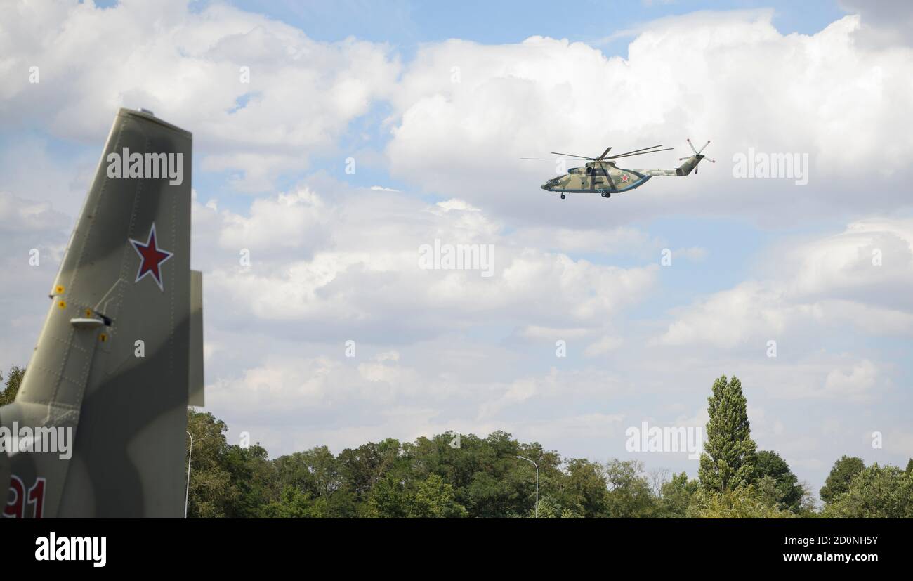 Worlds largest cargo aircraft hi-res stock photography and images - Alamy