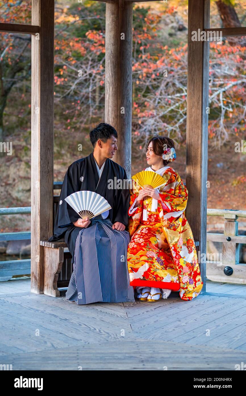 Photoshoot of young married couple in Japan Stock Photo - Alamy
