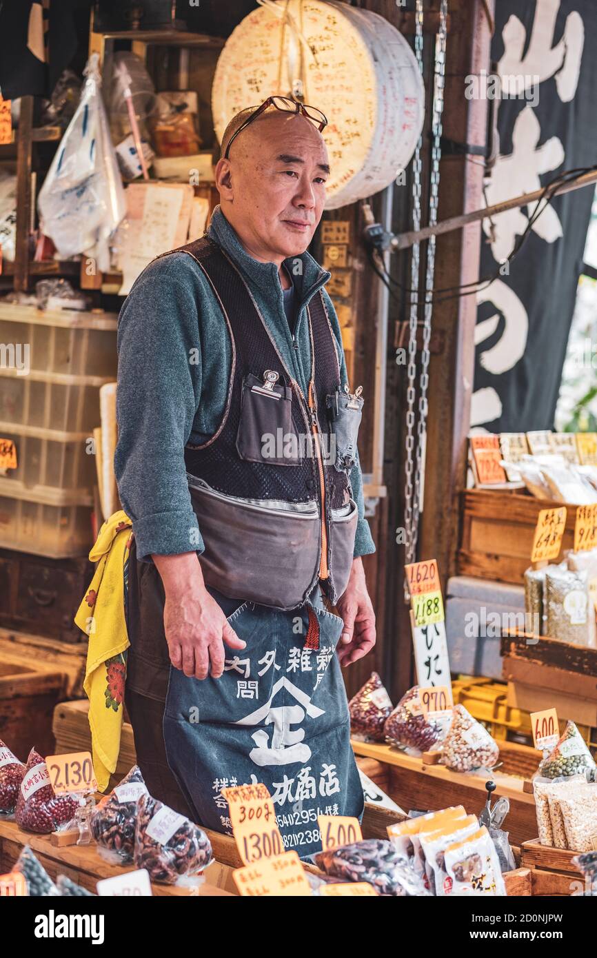 A shop owner in a fish market in Tokyo Stock Photo - Alamy