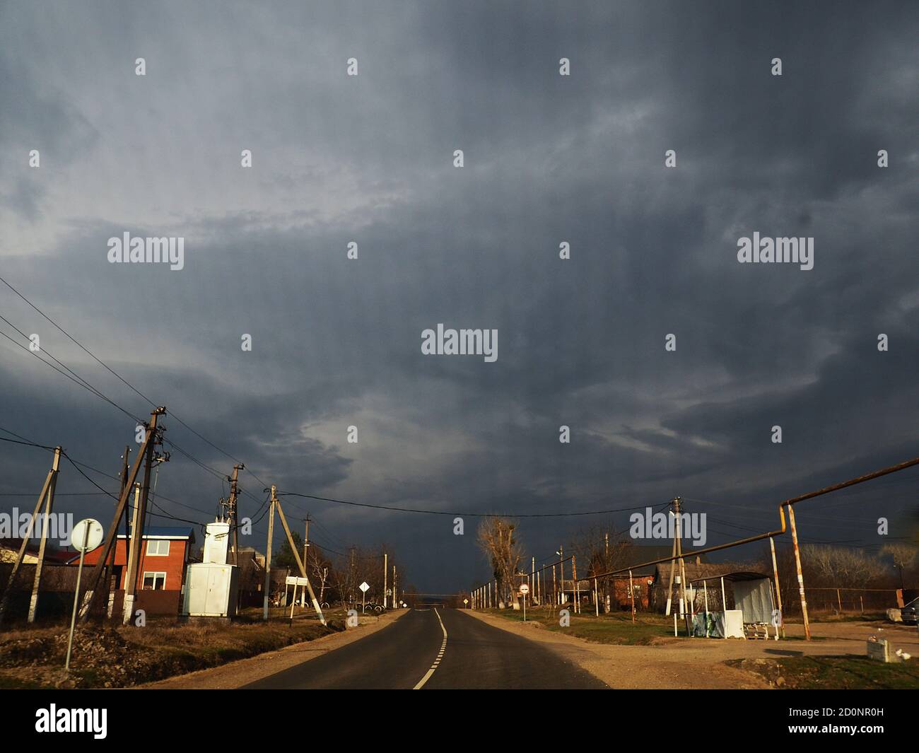 Time before a thunderstorm. It will rain soon. Fall Stock Photo - Alamy