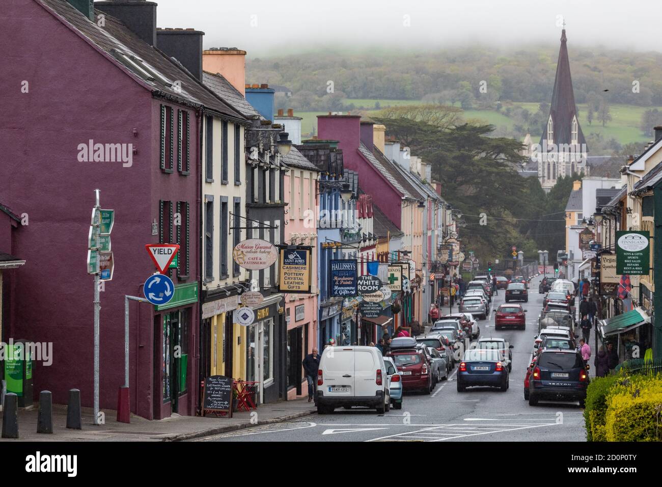 Kenmare, Ireland - 1sr May 2018: Pubs, bars and restaurant on Henry ...